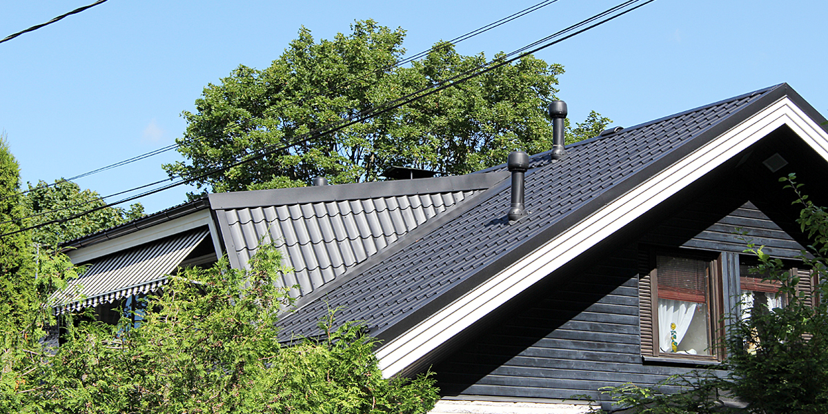 Ruukin kattourakasta vuosien painajainen – eläkeläisen katto vuotaa yhä ...