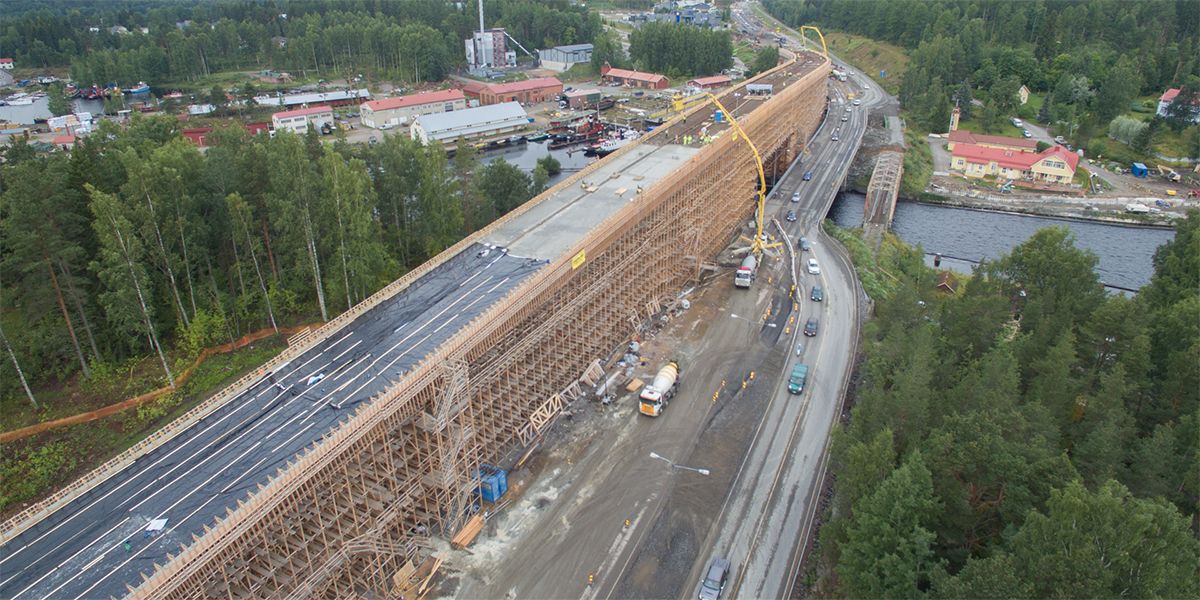 Laitaatsalmen 500-metrisen betonisillan kannen valu kesti yli neljä ...