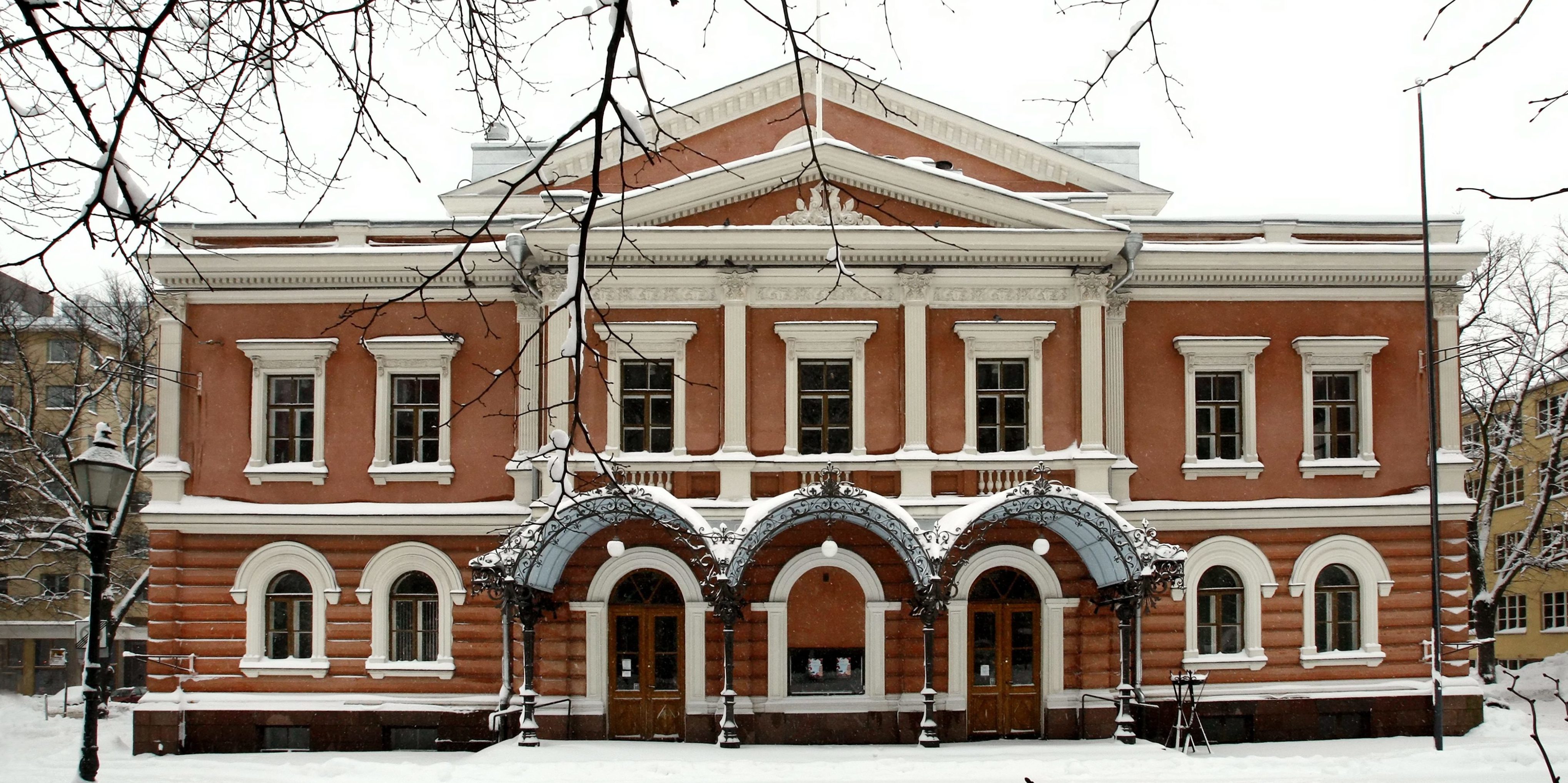 Helsinkiläinen historiallinen teatterirakennus aiotaan myydä - vanhempi ...