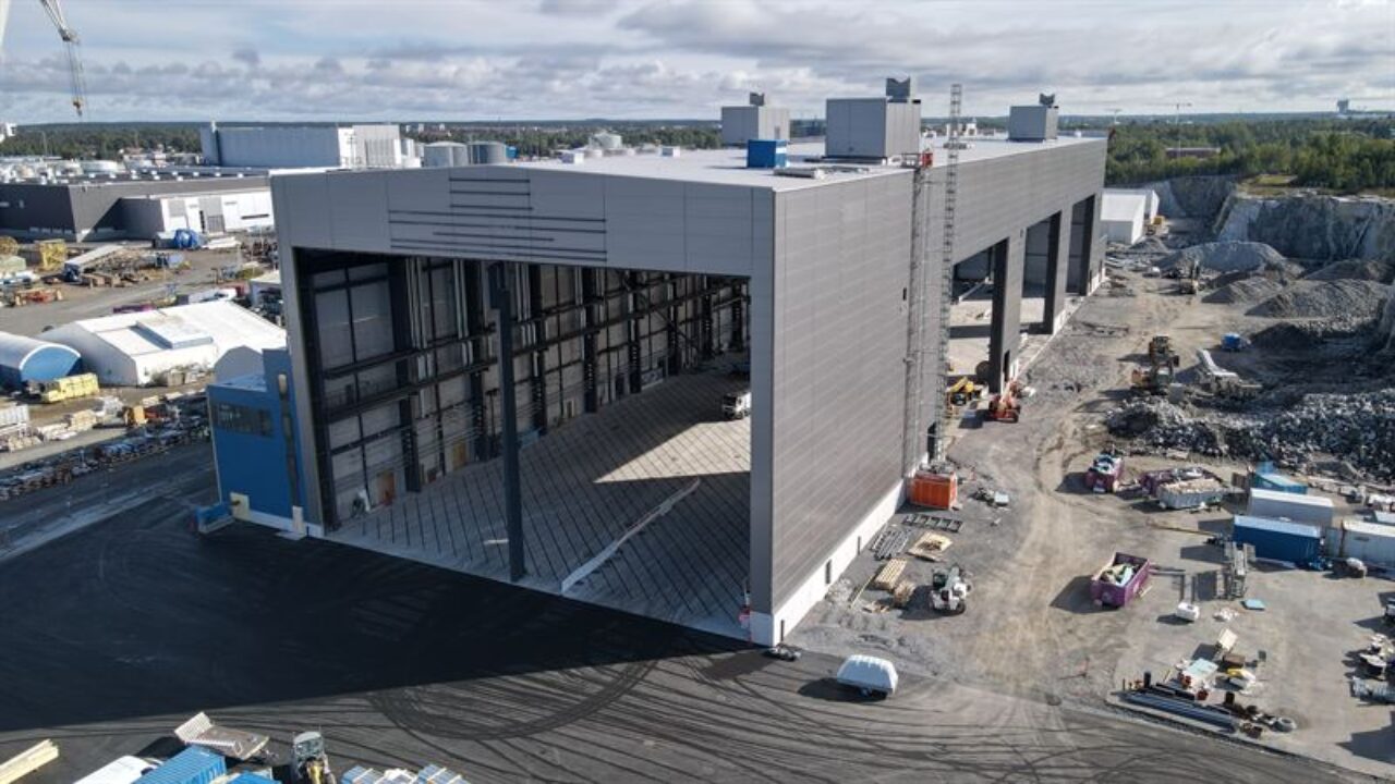 Telakan monitoimihalli harjakorkeuteen Raumalla - SRV:n hanke valmistuu ...